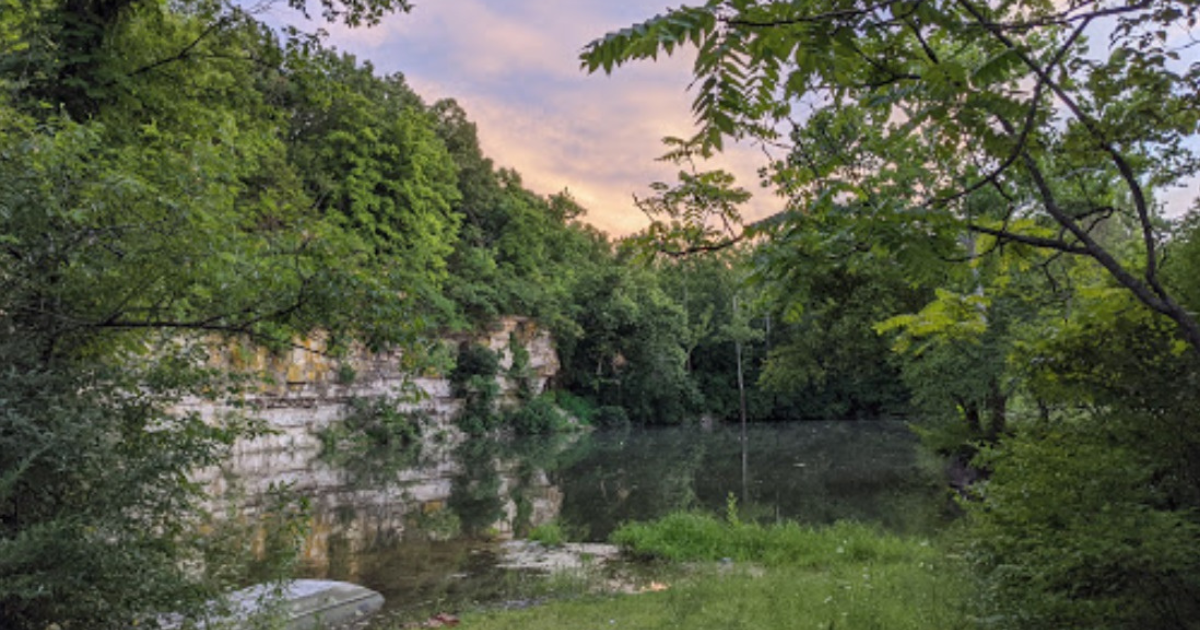 The Incredible Hike In Missouri That Leads To A Fascinating Abandoned ...