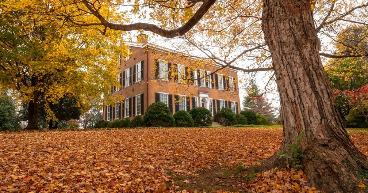 This Historic Park In Kentucky Comes Alive With Autumn Color