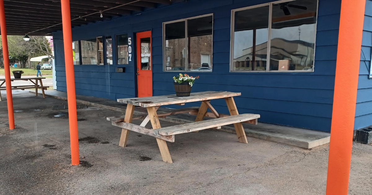 The Small-Town Diner In Oklahoma Where Locals Catch Up Over Chicken ...