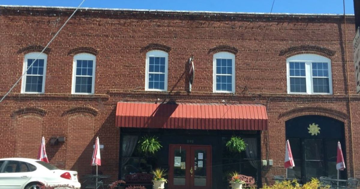 The Small-Town Diner Where Locals Catch Up Over Chicken And Homemade ...