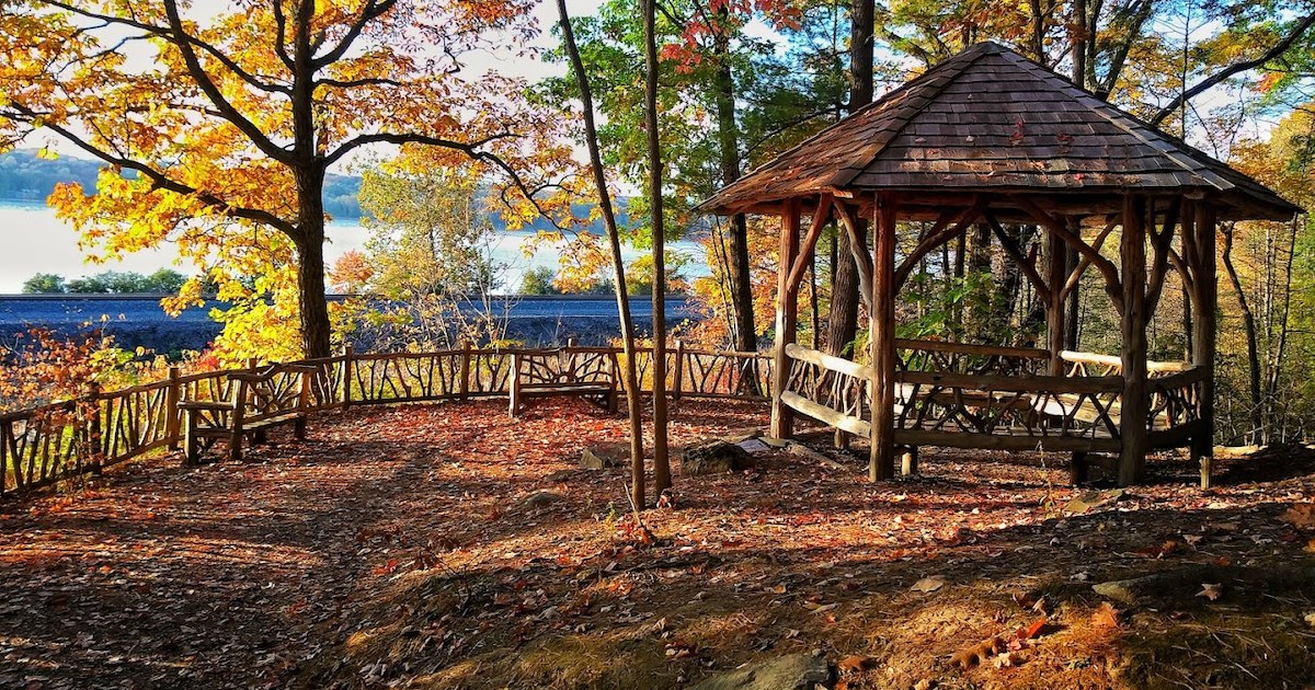 Poets' Walk Park: Great Fall Foliage In Hudson Valley, New York