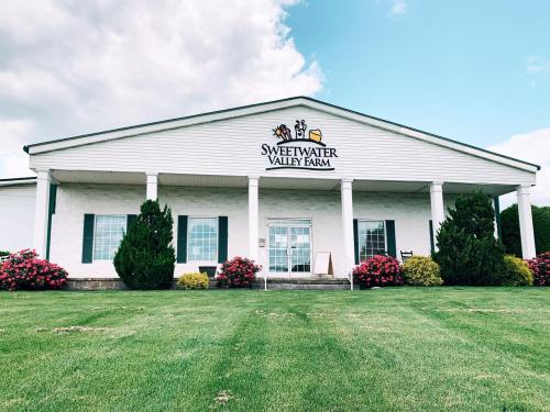 Eat, Tour, And Shop At Sweetwater Valley Farm In Philadelphia TN