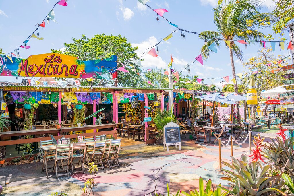 La Mexicana Taco Bar: A Colorful Restaurant In Florida