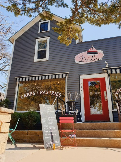 DeLuxe Cakes & Pastries: Best Bakery In Iowa City