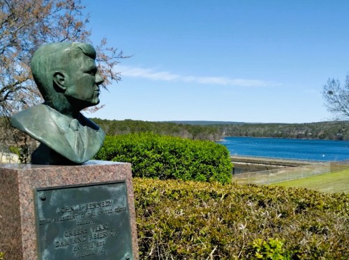 Day Trip Destination In Arkansas:Greers Ferry Dam, Heber Springs