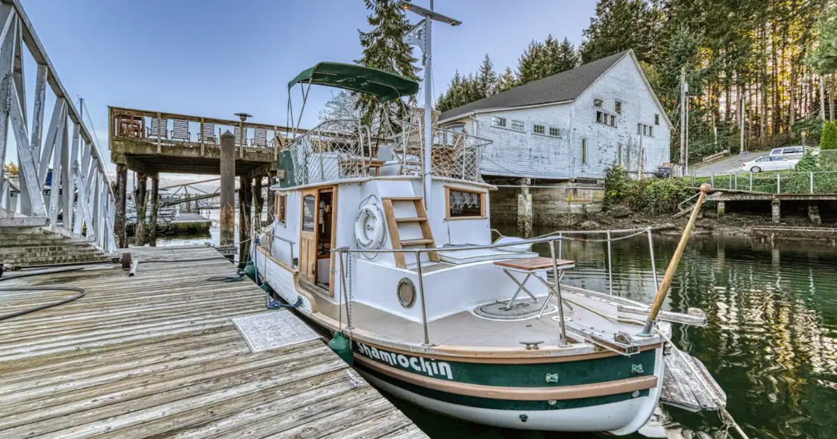 This Floating Vacation Rental Near Seattle Is Dreamy
