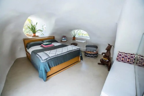 Book A Stay: Spaceship Airbnb In Northern California