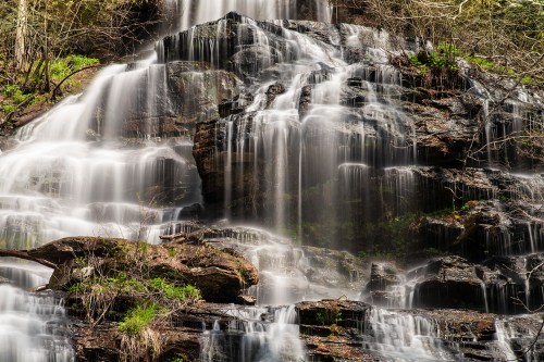 Best Waterfalls in South Carolina: 12 Local Favorites to Visit