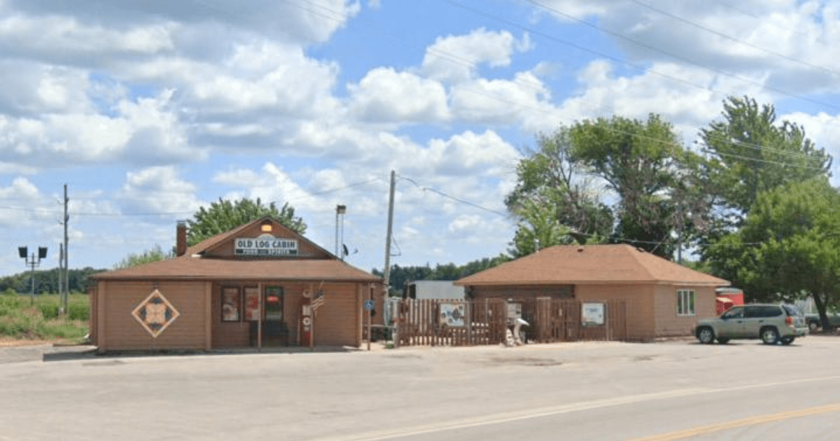 Old Log Cabin: Must-Try Restaurant In Rural Illinois