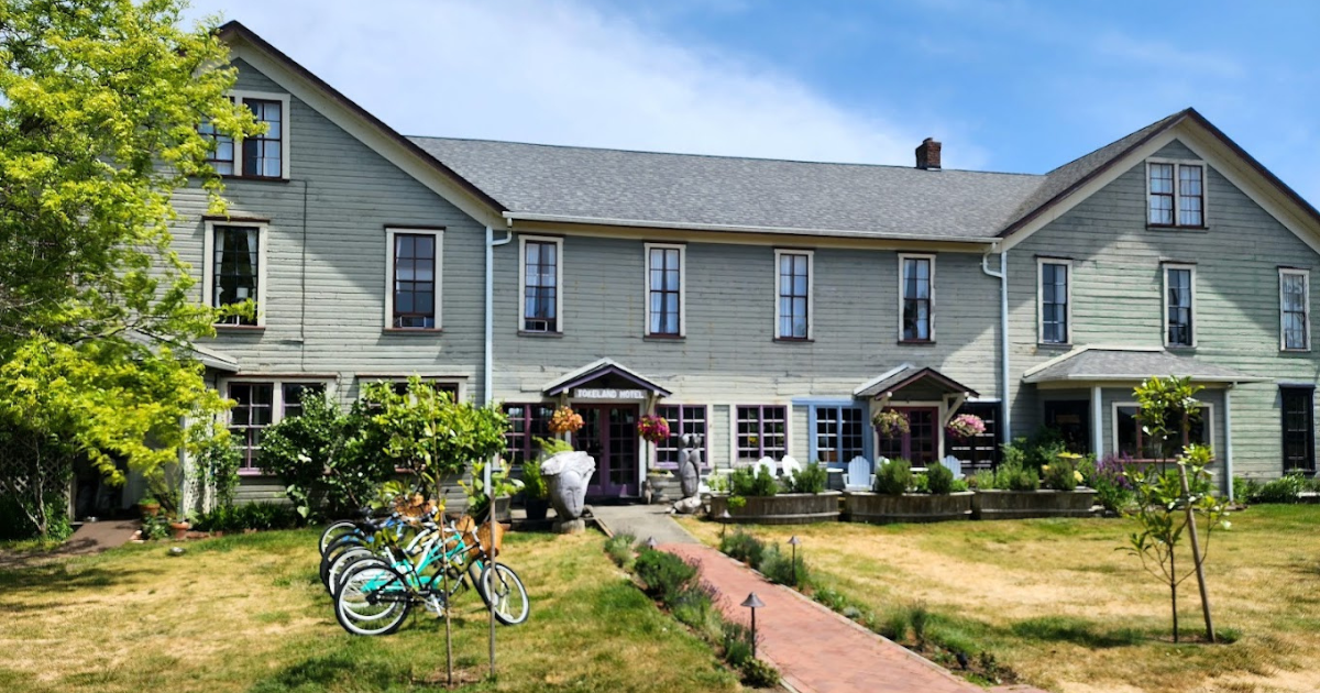 The Oldest Hotel In Washington Is The Perfect Coastal Getaway