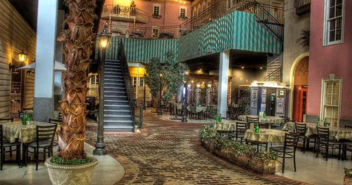 Red Bone Alley, SC: Florence's Most Creative Dining Space