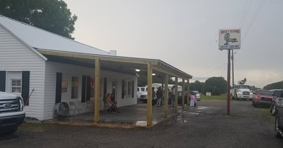 Take A Drive To The Country To Dine At This Exceptional Rural ...