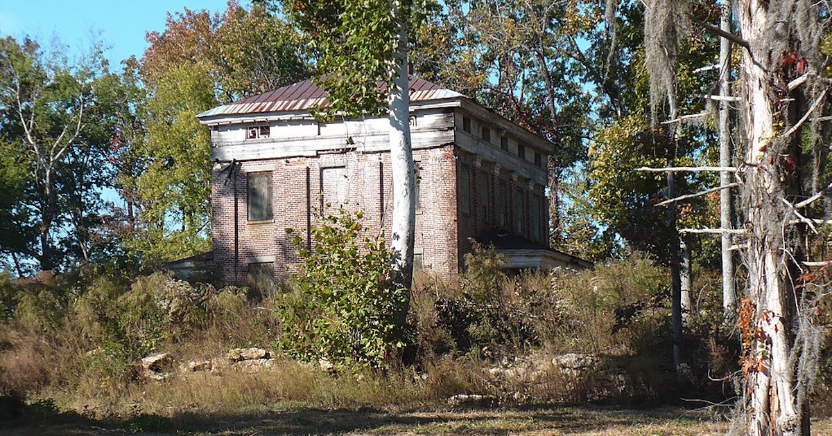 Elm Bluff: An Abandoned Plantation House In Alabama