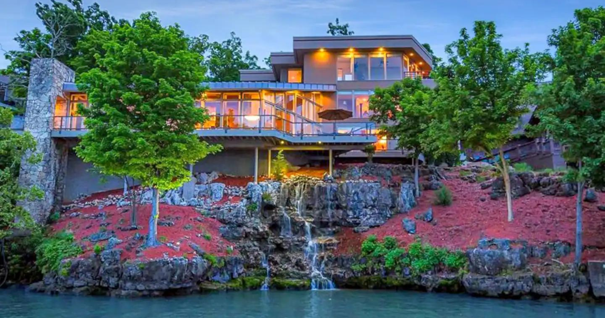 These 15 Magnificent Waterfront Destinations Across America Are Perfect ...