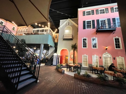 Red Bone Alley, SC: Florence's Most Creative Dining Space
