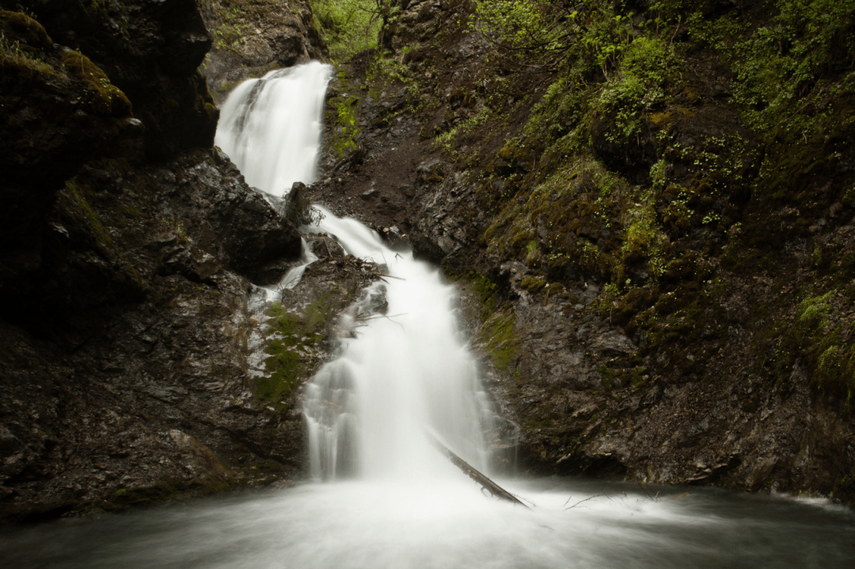 12 Best Waterfalls in Alaska