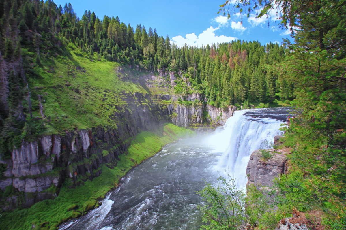 12 Best Waterfalls in Idaho
