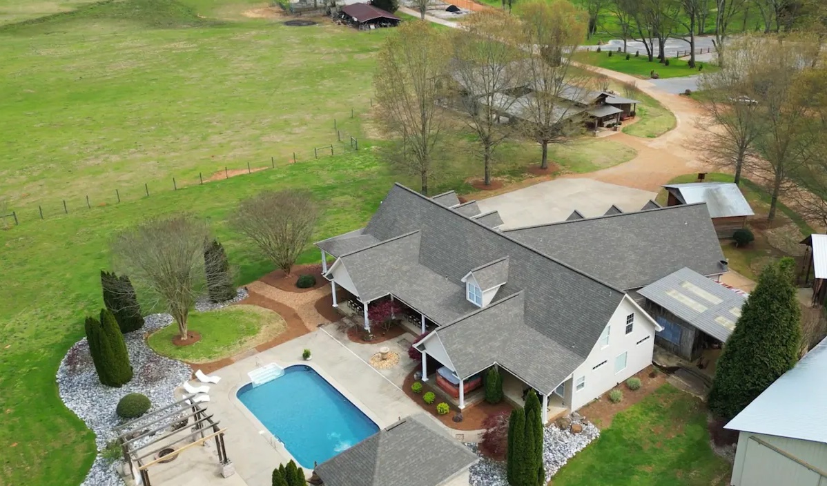 Rural Luxury Airbnb Near Anniston, Alabama