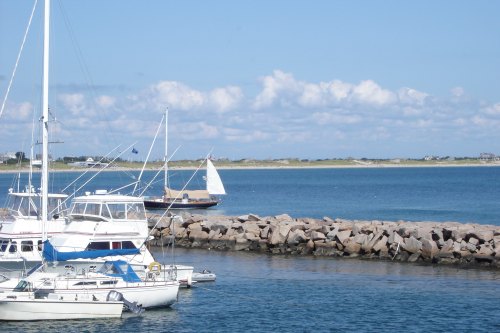 Vaill Beach: Remote Beach In Rhode Island