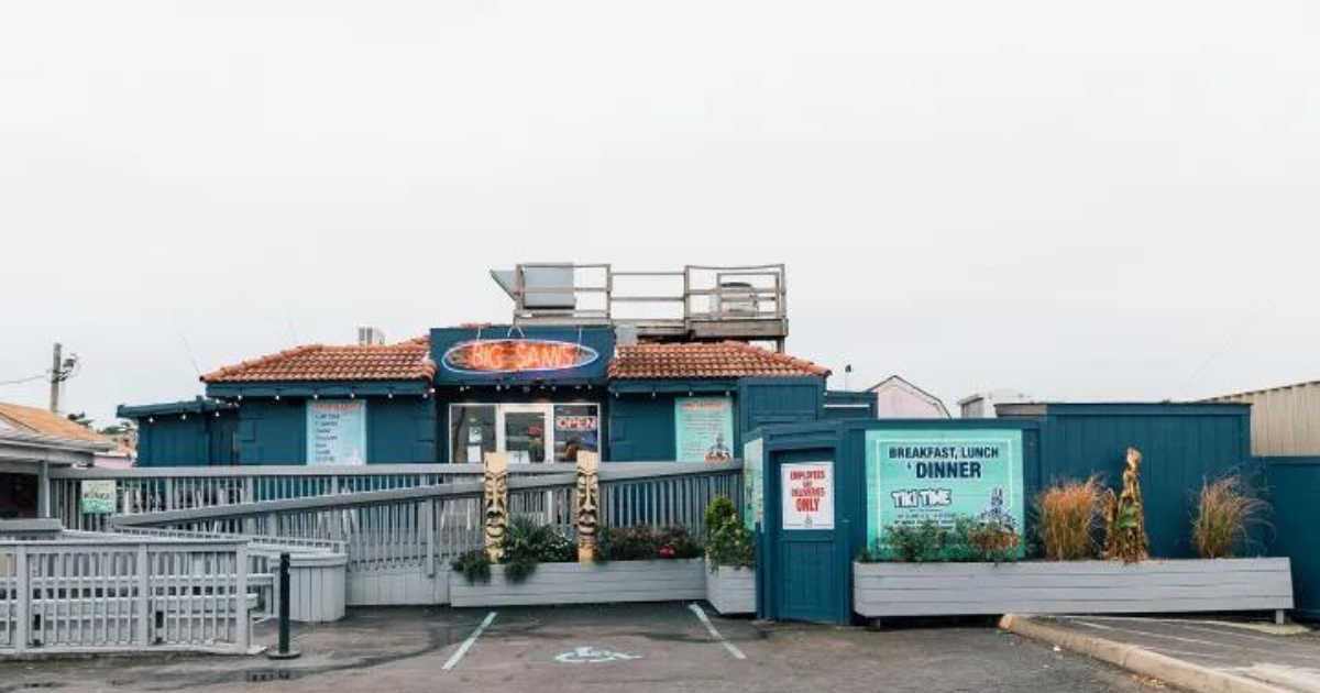 This Waterfront Tiki Bar In Virginia Serves Up The Most Incredible ...