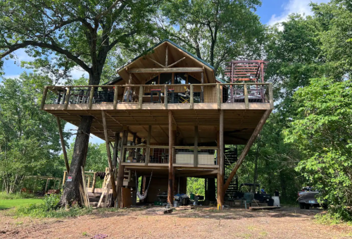 Stay In A Treehouse In Colcord, Oklahoma For The Best Staycation