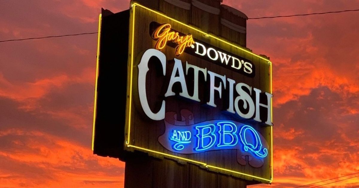 The Roadside Catfish Restaurant in Missouri Locals Swear By