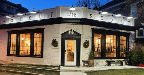 Dine Outdoors At This Charming Cafe In Wilmington Delaware