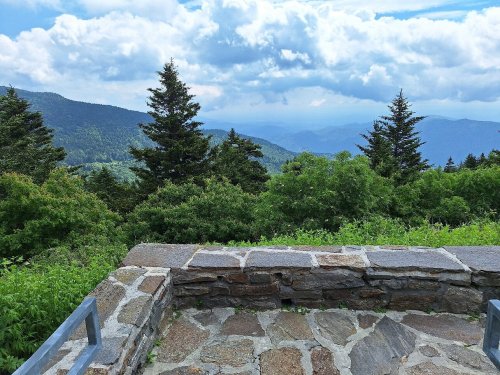 Mount Mitchell Café Boasts Scenic Views and Local Eats