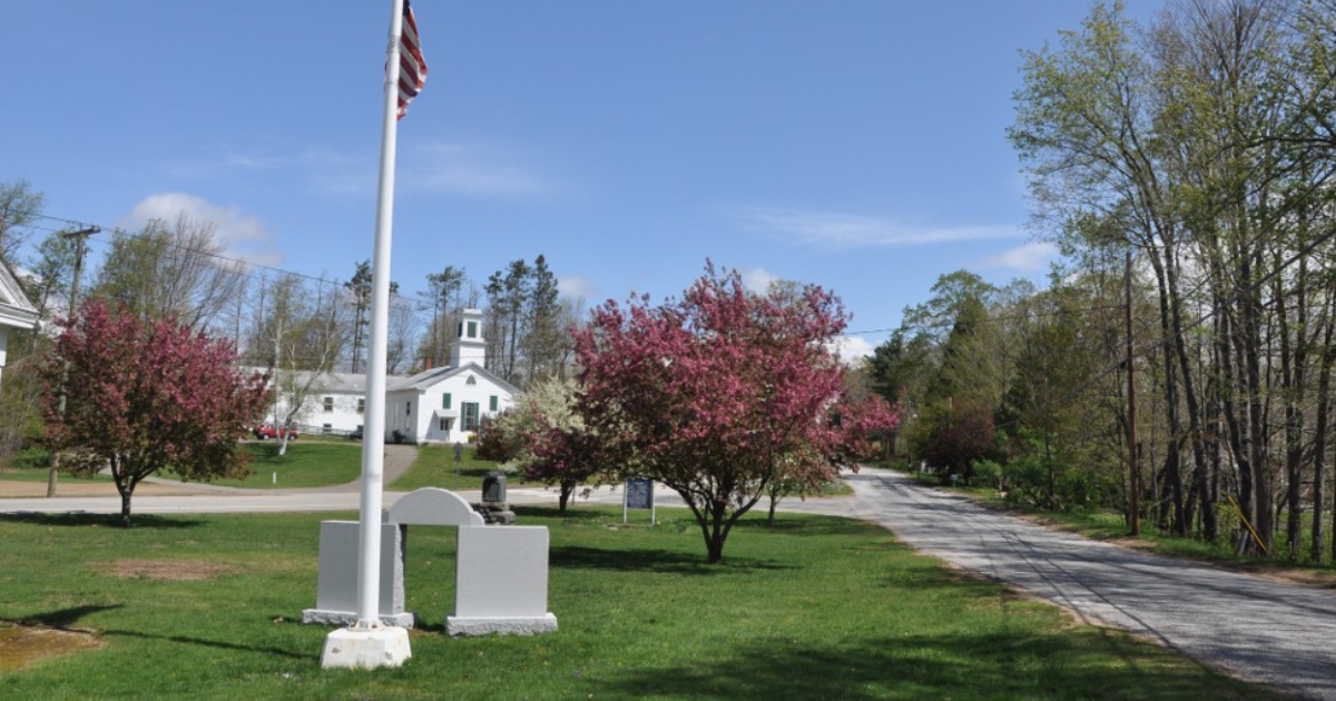 This Blink-And-You’ll-Miss-It Town In Connecticut Is So Worth Exploring