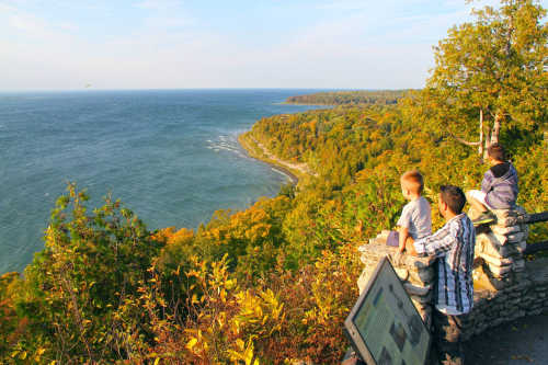 Large Group Travel: Top US Locations For Reunions & Big Families