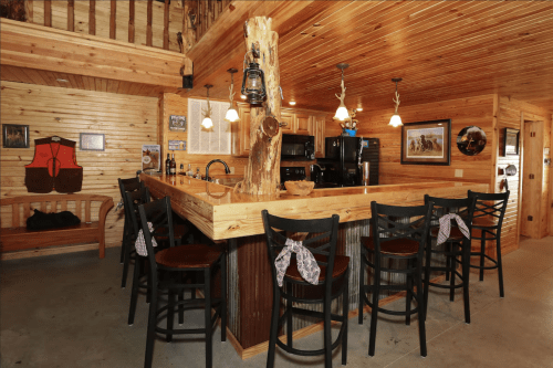 This Lodge In Independence, KS Is Perfect For Nature Lovers