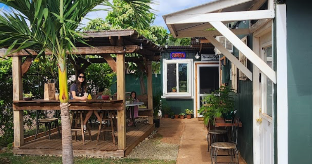 Cafe In Hawaii: Prettiest Place To Enjoy A Warm Afternoon