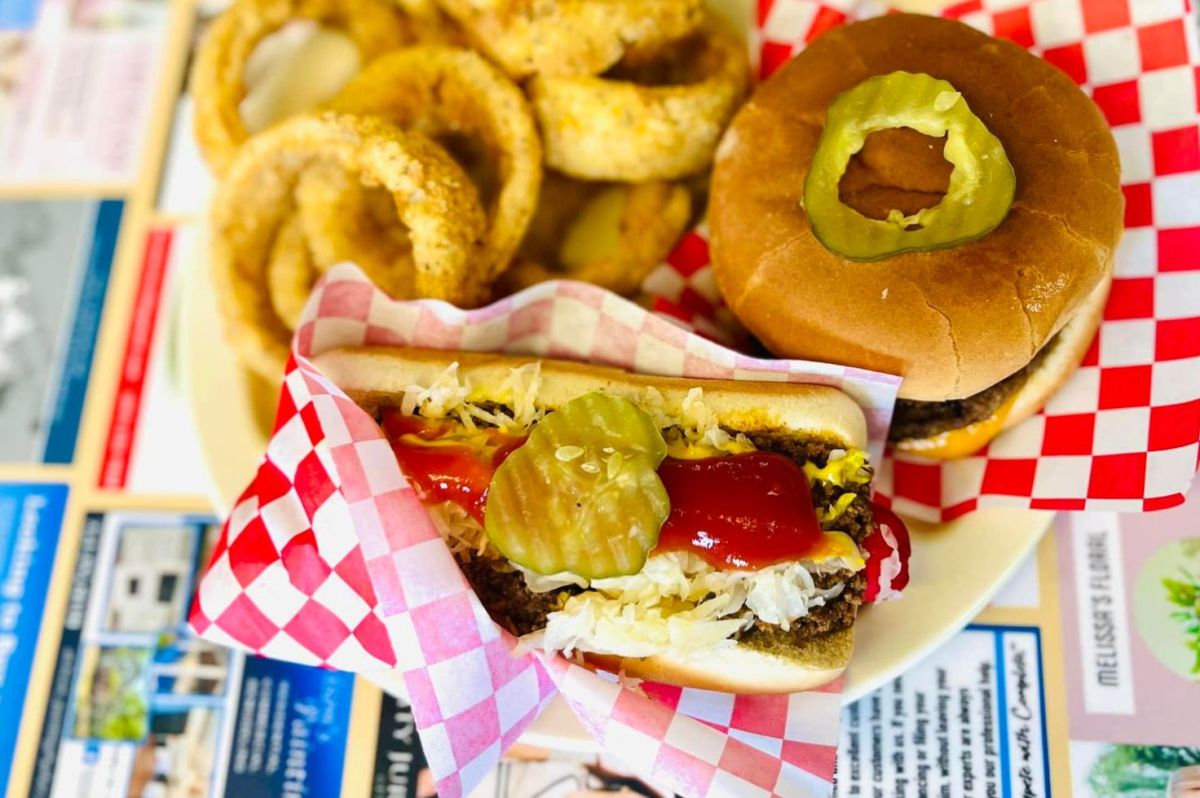 Affordable Dining at Dew Drop Inn in Mobile, Alabama