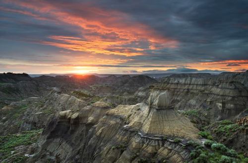 Take An Easy Hike To A Stunning Natural Wonder In Montana