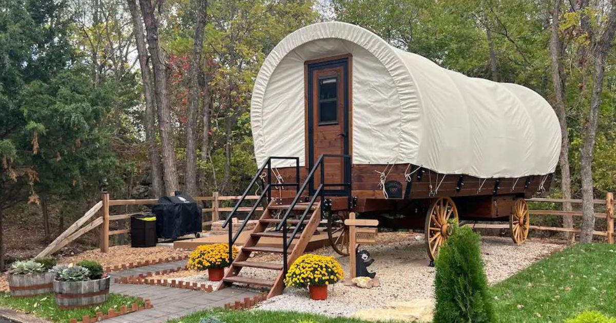 Sleep In A Covered Wagon When You Book A Stay In This Small-Town Airbnb ...