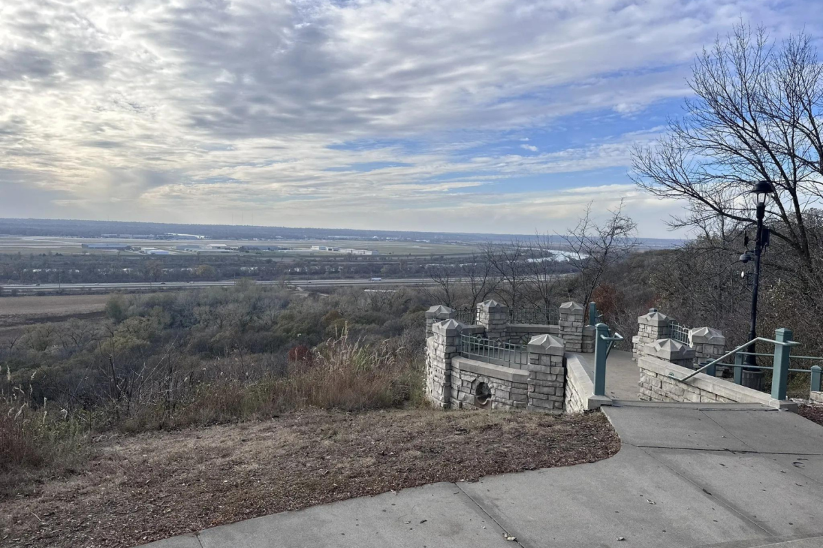 Explore the Scenic Lewis and Clark Monument Loop in Iowa