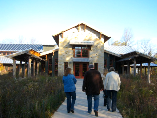 Discover Schlitz Audubon Nature Center: Milwaukee's Birdwatching Gem