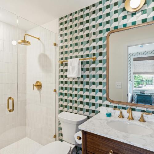 Unique Places To Stay in Charleston: The Starlight Motor Inn