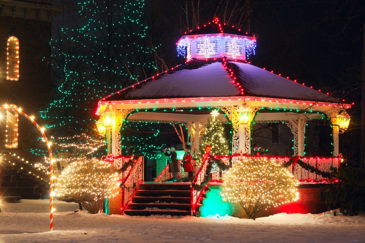 9 Of The Best Christmas Lights In Illinois Full Of Holiday Spirit