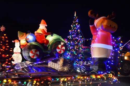This Iconic Christmas Train and Lighted Parade in Oregon is the Perfect ...