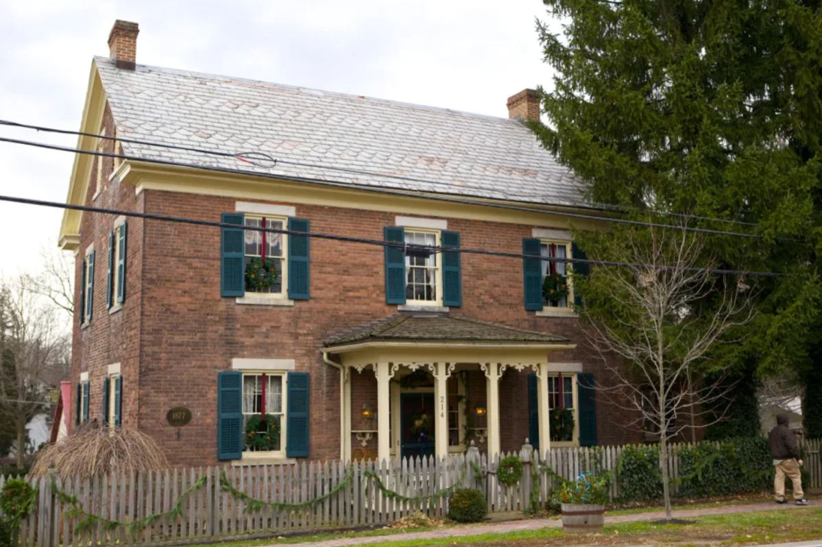 This Small Town In Ohio Comes Alive During The Winter Season