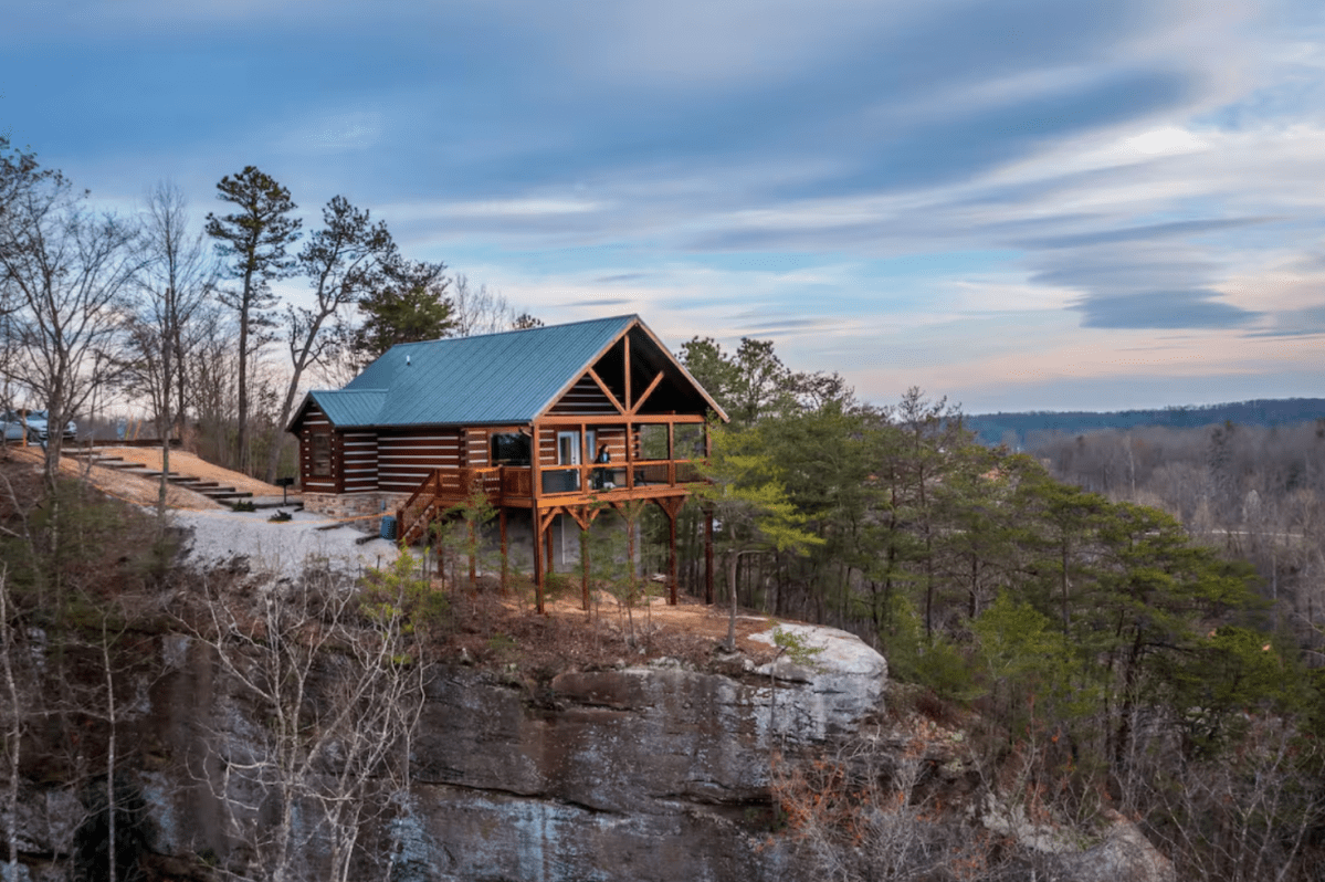 Mountain Cabin Rentals in Kentucky: This Cliffside Cabin is a Cozy ...