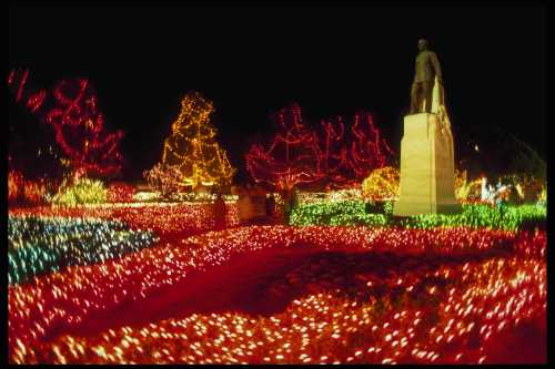 Check Out The Acadian Village Christmas Lights In Louisiana