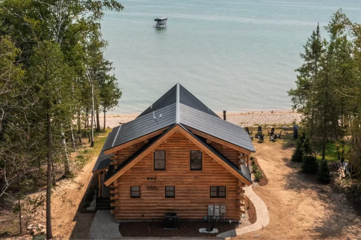 Book a Stay at This Resort-Style Airbnb and You’ll Never Want to Go Home!