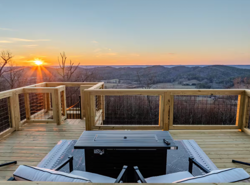 Best Mountain Getaways With a Hot Tub: Book a Stay at This Airbnb in ...
