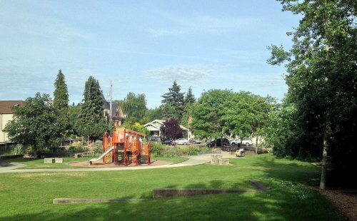 Hat n' Boots Park in Seattle: Iconic Roadside Spot in Washington