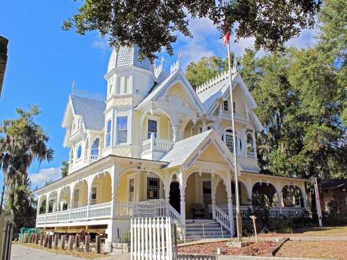 Mount Dora, Florida, is a Walkable Town With Tons of Monthly Festivals