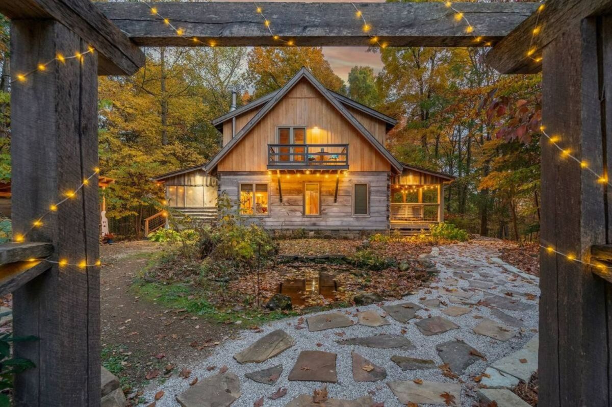 7 Romantic Airbnbs in Indiana Ideal for a Getaway All Year Long