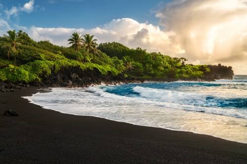 6 Jaw-Dropping Colored Sand Beaches in Hawaii