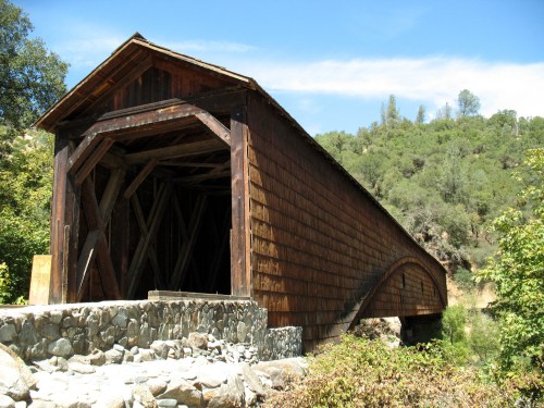 Historic Bridgeport Covered Bridge in Northern California: Perfect Road ...